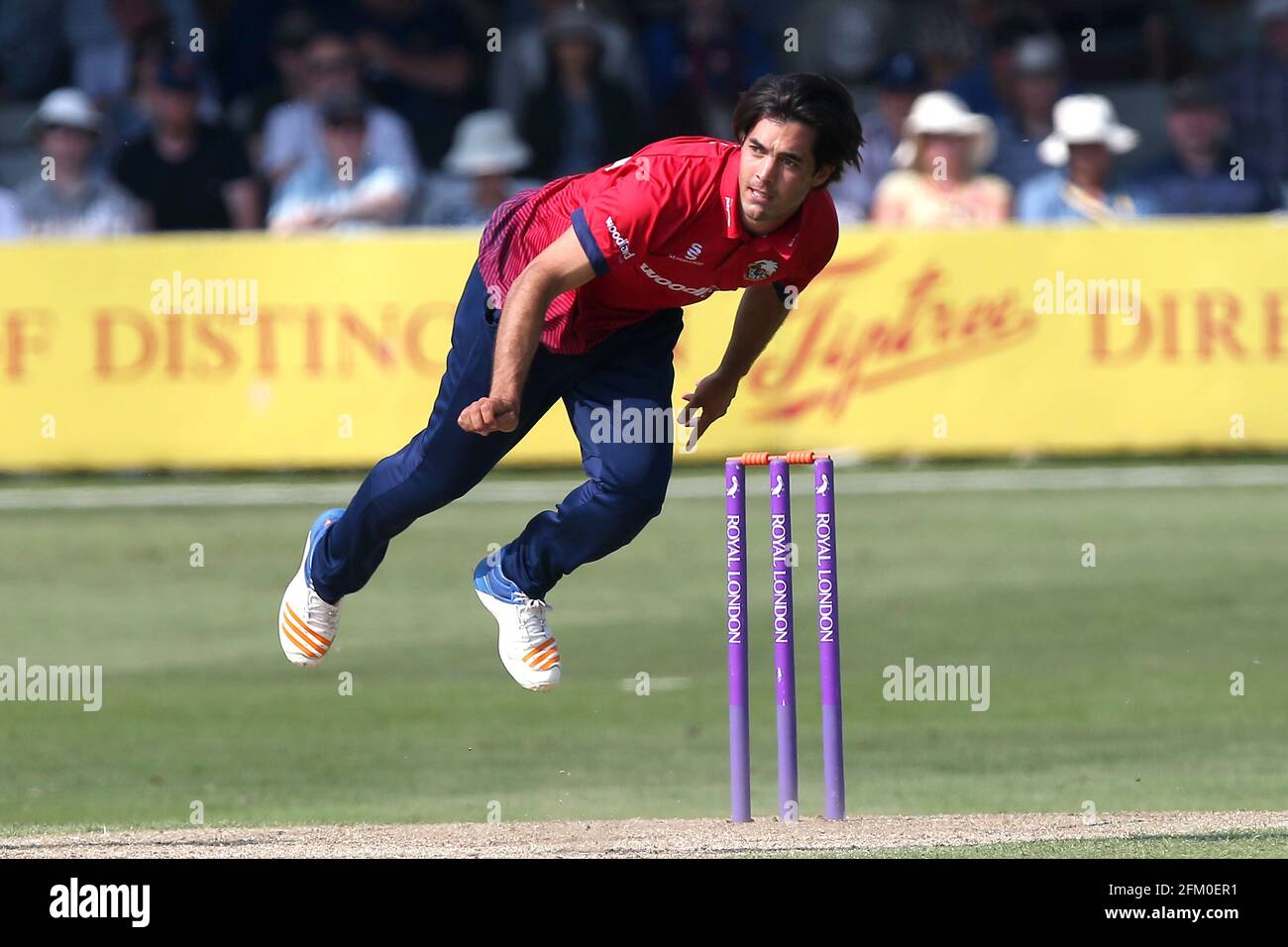 Shane Snater in bowling action for Essex during Essex Eagles vs Surrey ...