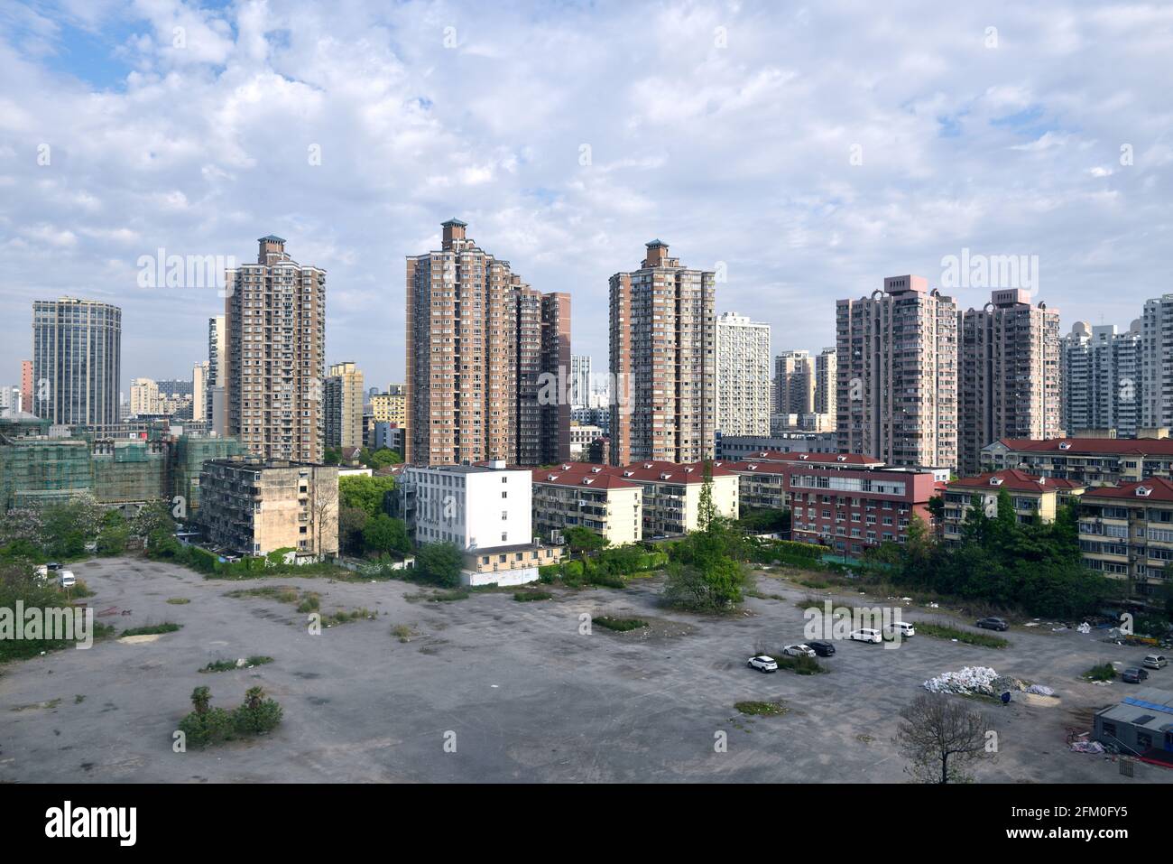 Architectural apartment blocks hi-res stock photography and images - Alamy