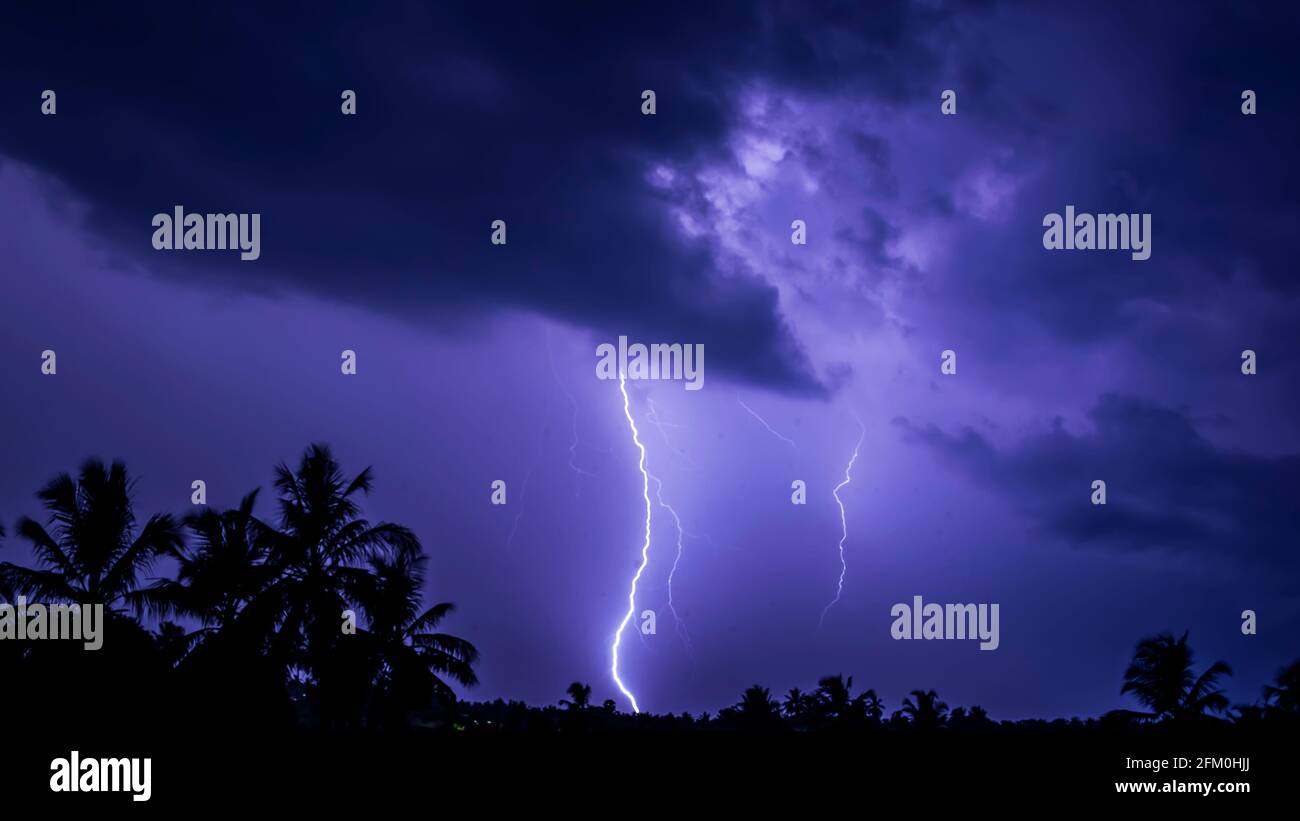 Night time lightning hi-res stock photography and images - Alamy