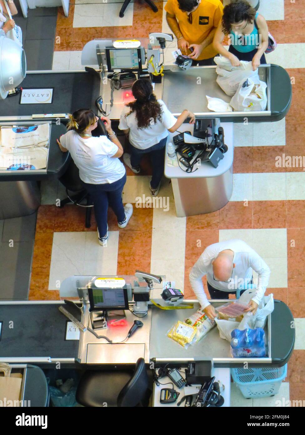 Customerm desk hi-res stock photography and images - Alamy