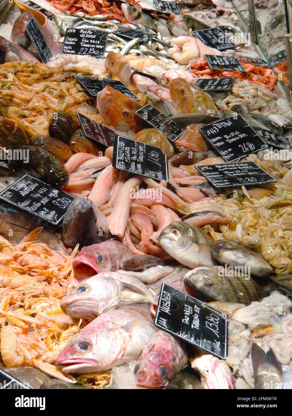 Fish market rome hi-res stock photography and images - Alamy