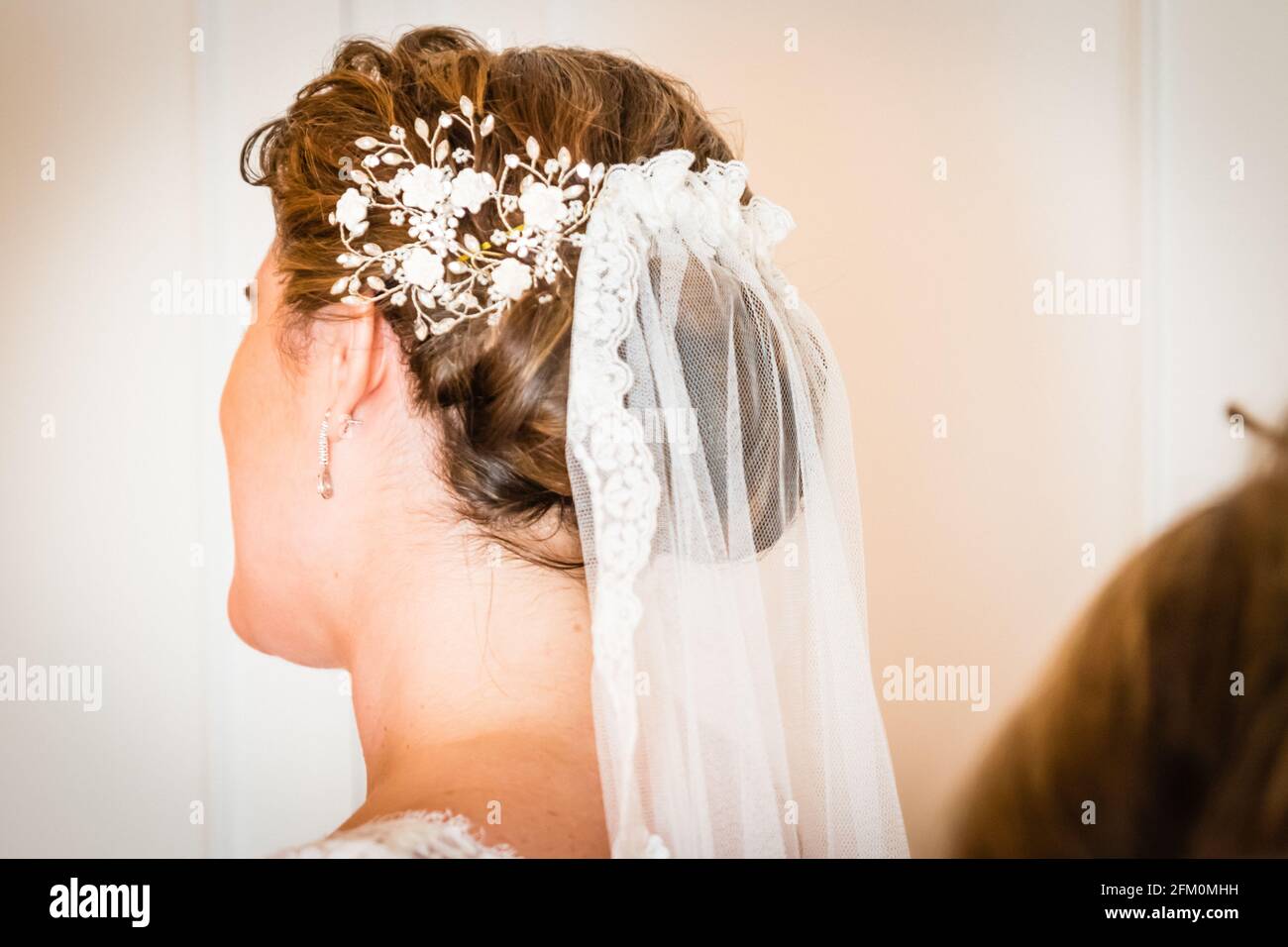 A Bride getting ready on her wedding day Stock Photo - Alamy