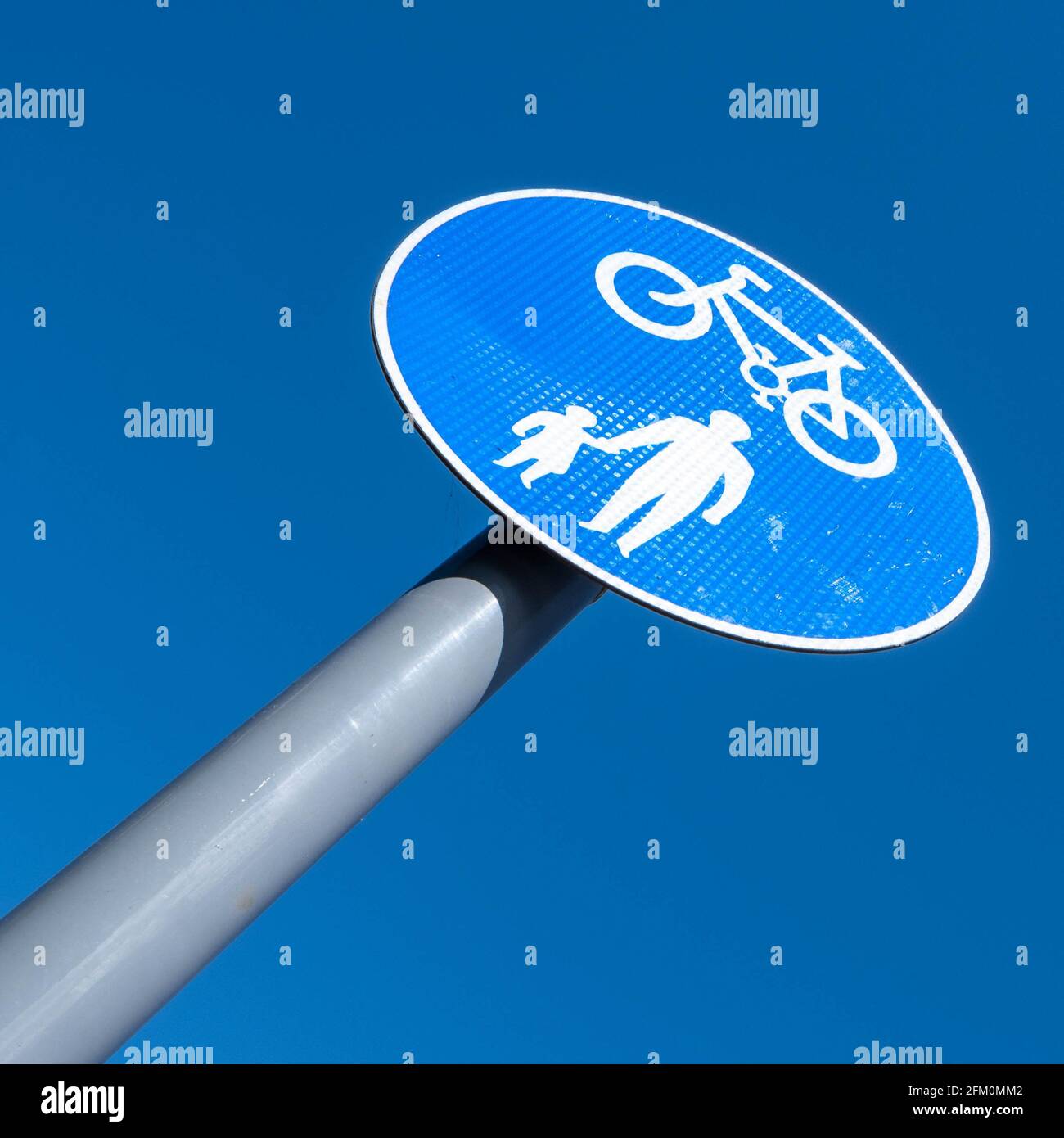 Cyclist pedestrian road sign hi-res stock photography and images - Alamy