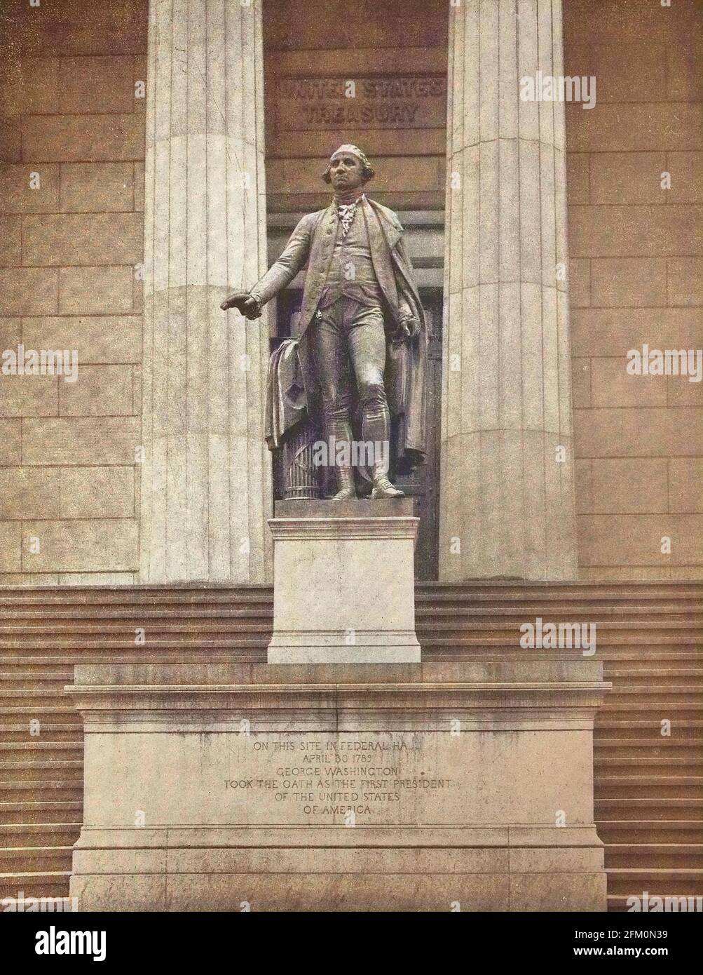 United States of America, New York City, the statue of Georg Washington ...