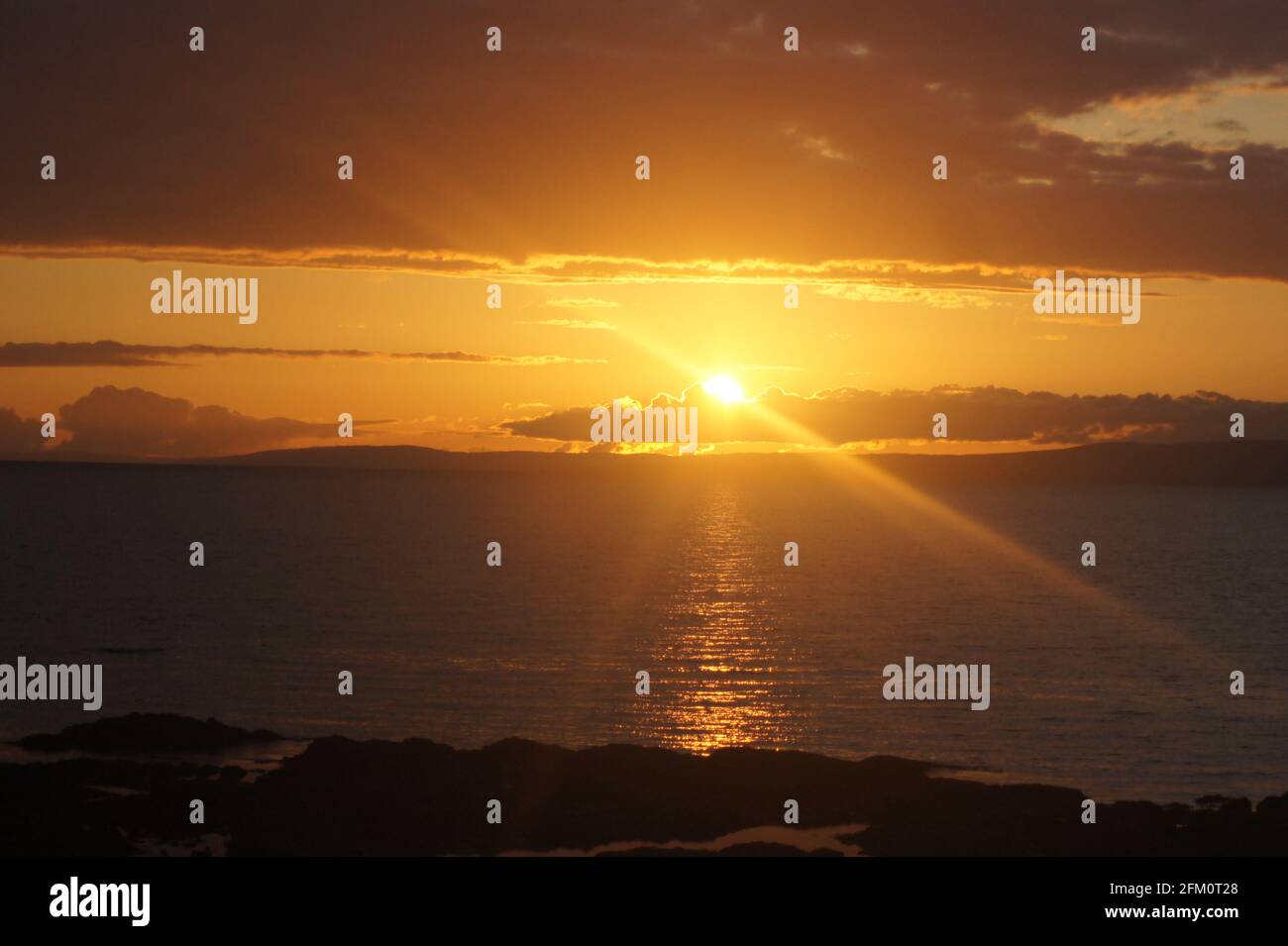 Wide shot over ocean beautiful hi-res stock photography and images - Alamy