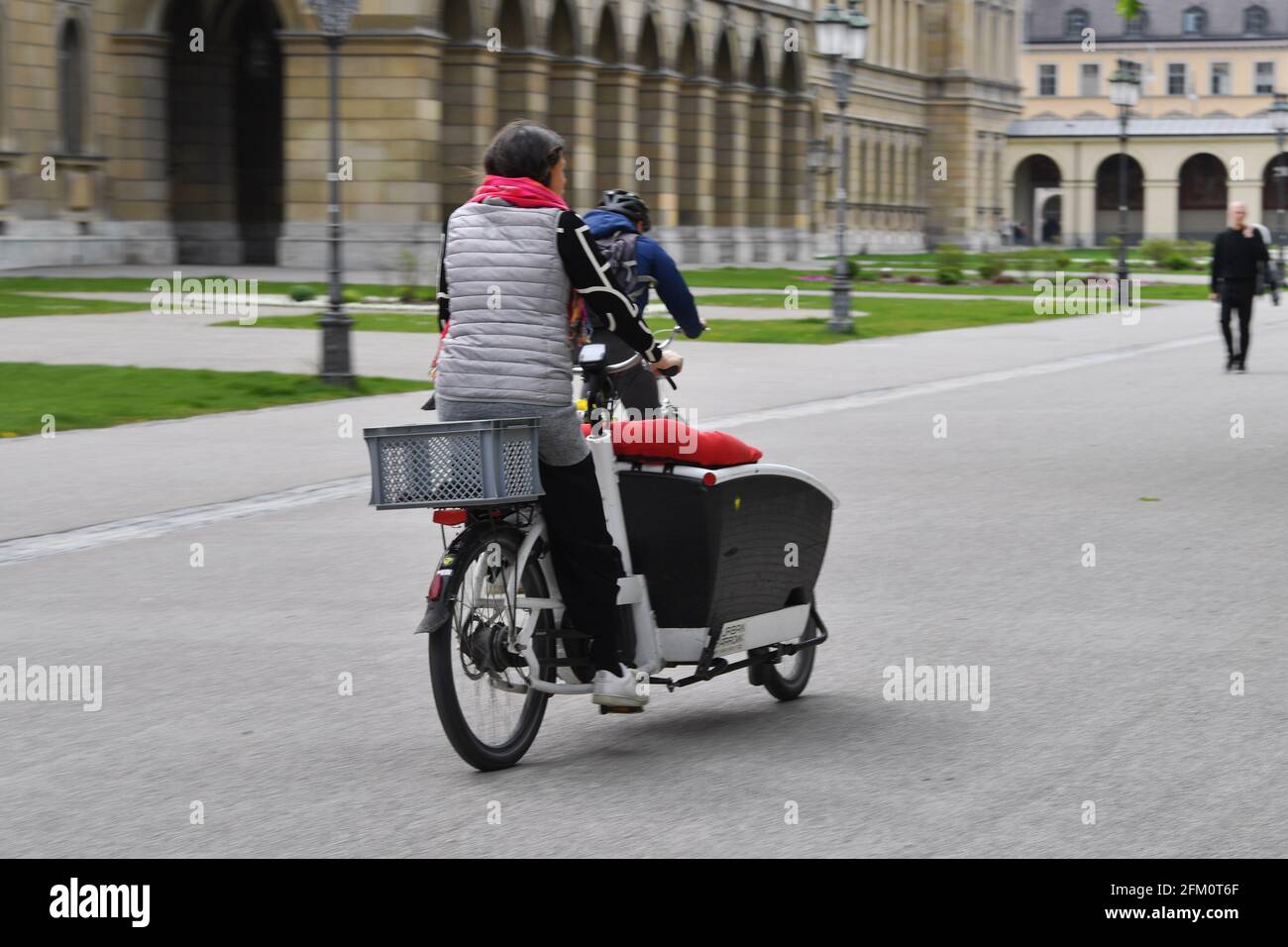 Munich, Germany. 05th May, 2021. Topic picture: Cyclists on cargo bikes ...