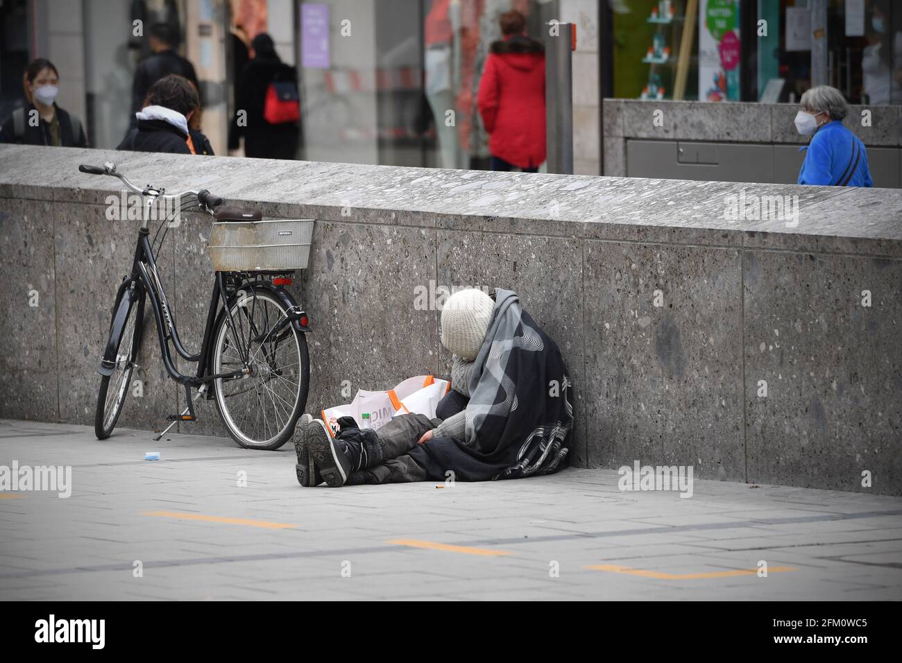 Munich, Deutschland. 05th May, 2021. Public life in times of the ...