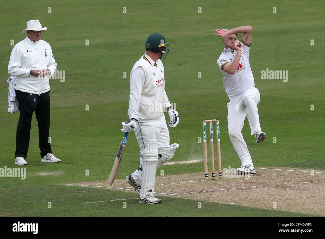 Jamie Porter in bowling action for Essex during Nottinghamshire CCC vs ...