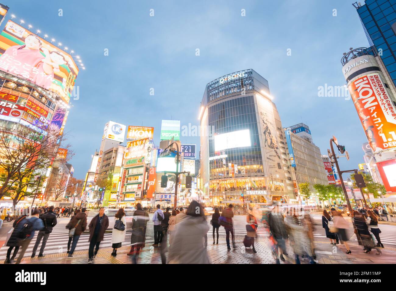 Woman walking shopping tokyo horizontal hi-res stock photography and ...