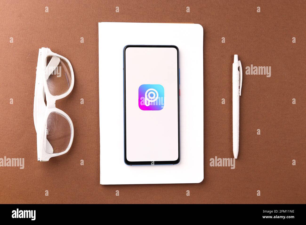 Picsart symbol logo hi-res stock photography and images - Alamy