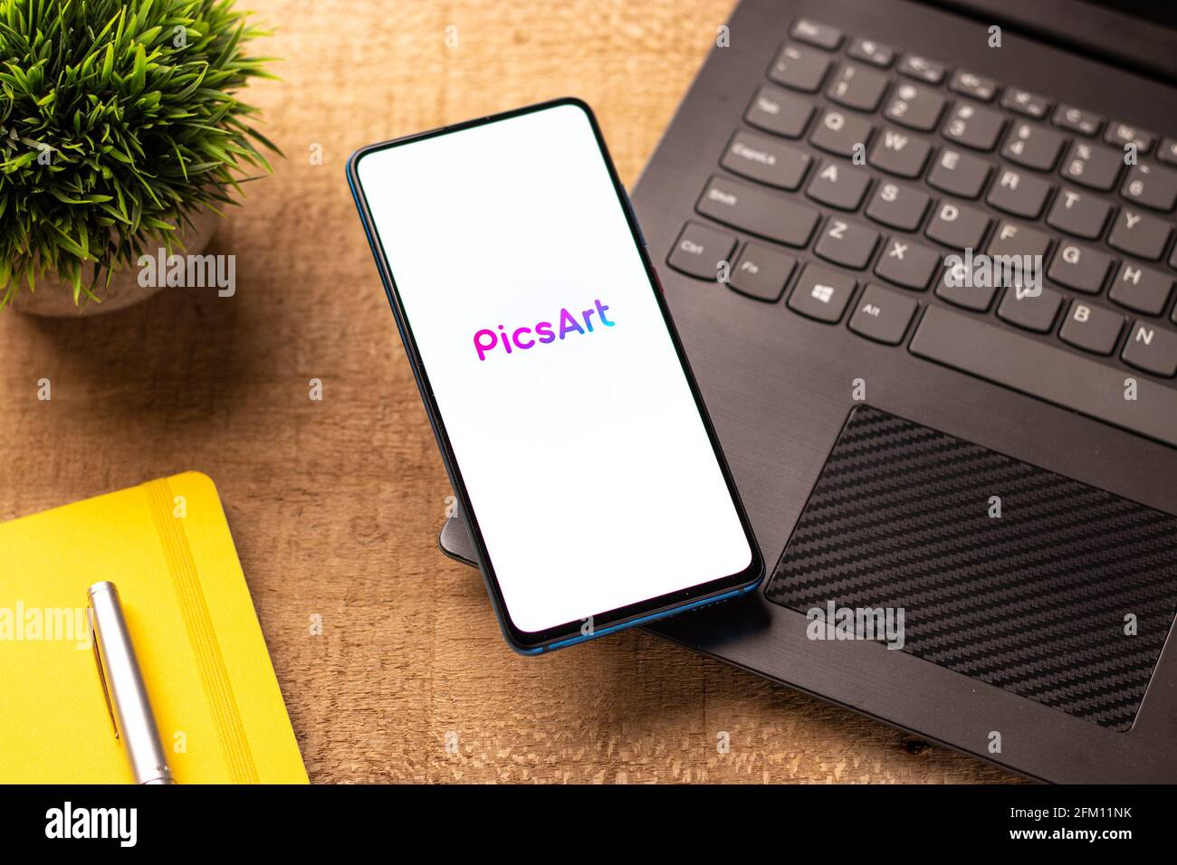Picsart symbol logo hi-res stock photography and images - Alamy