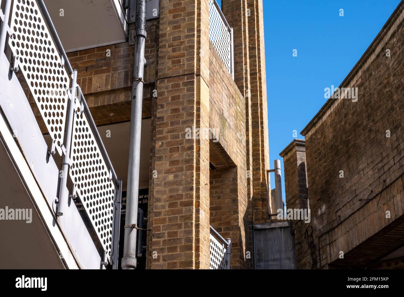 Modern metal structures and architecture hi-res stock photography and ...