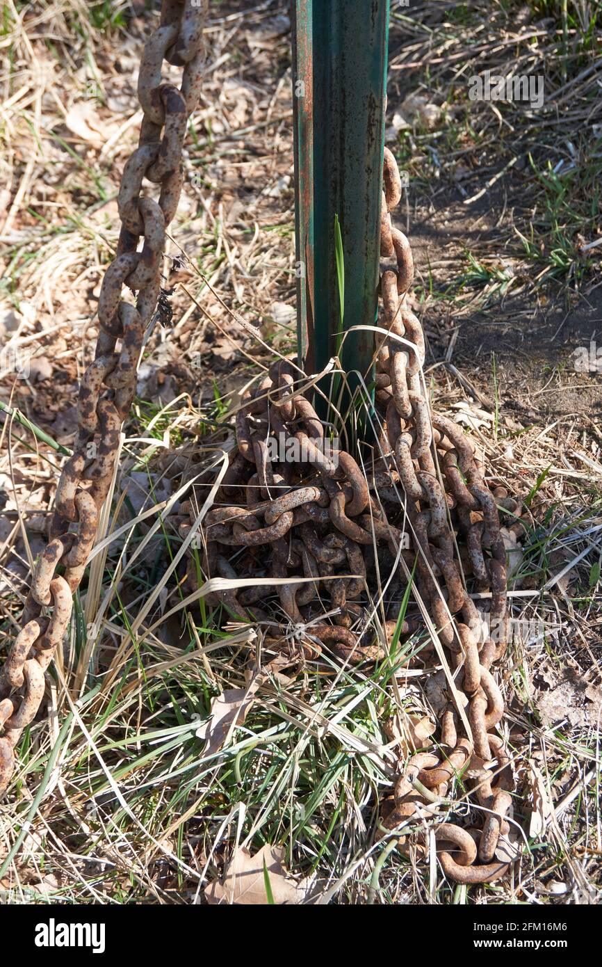 Steel chain around a pole hi-res stock photography and images - Alamy