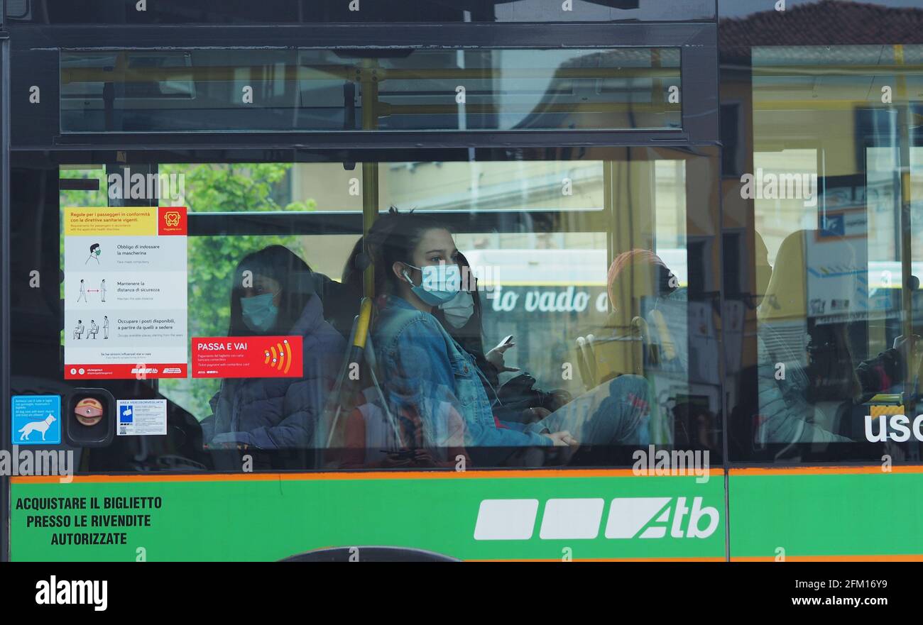 School trip bus italy hi-res stock photography and images - Alamy