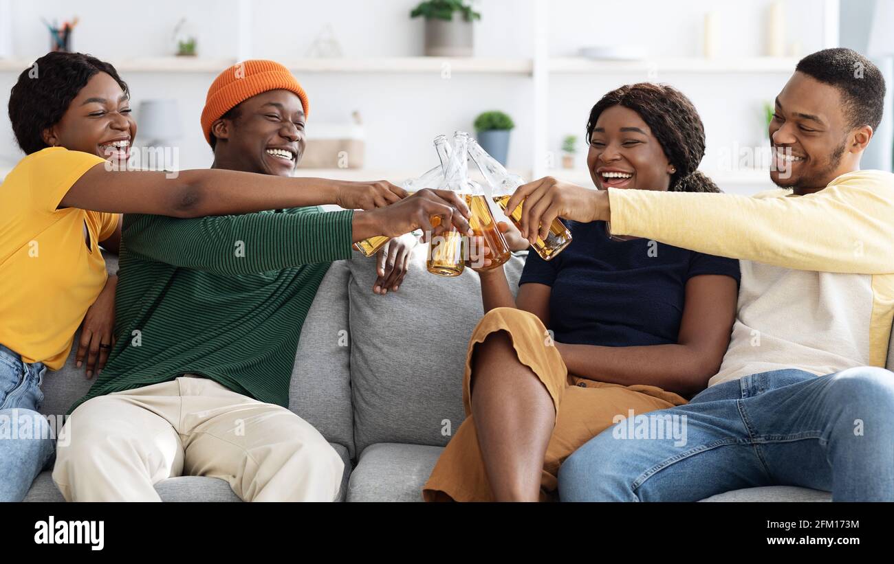 Group of black friends enjoying drinks party at home Stock Photo - Alamy Group of black friends enjoying drinks party at home Stock Photo - Alamy
