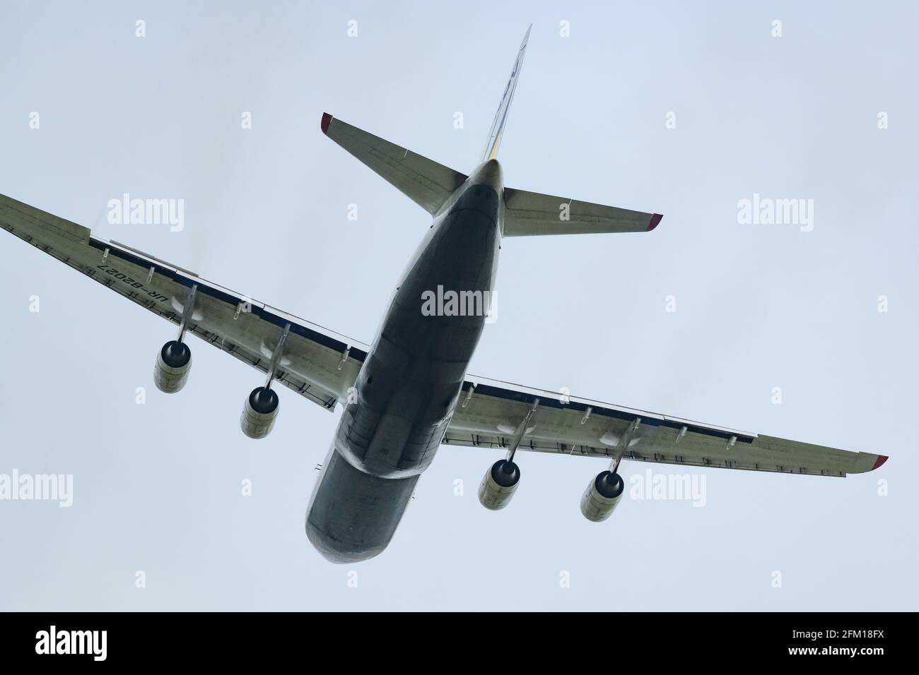 Antonov an 124 take off hi-res stock photography and images - Alamy