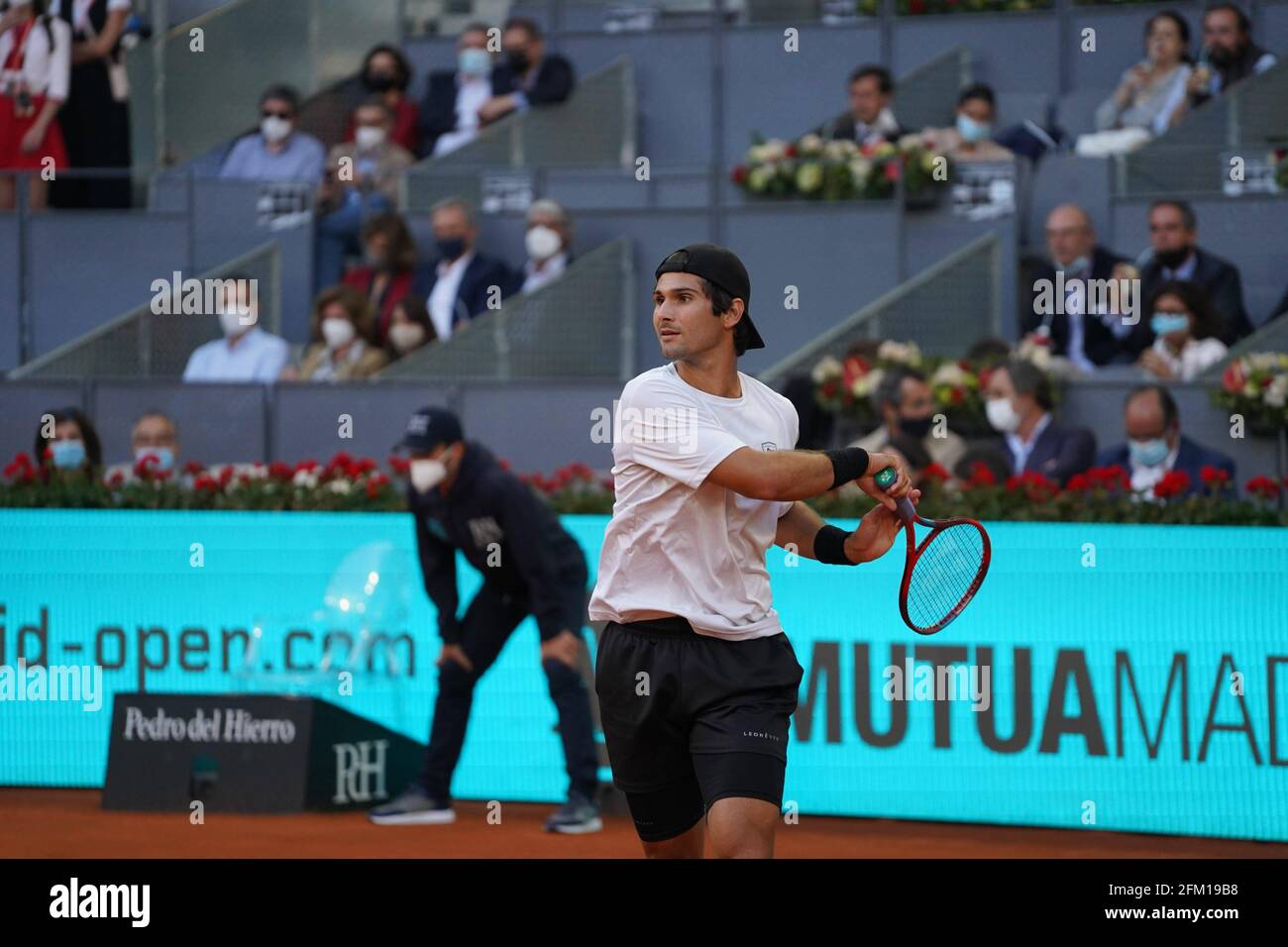Dominic Thiem (AUT) vs Marcos Giron (US) Durning Match WTA 1000 - Mutua ...