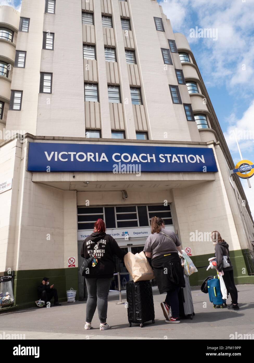 Victoria station london exterior hi-res stock photography and images ...