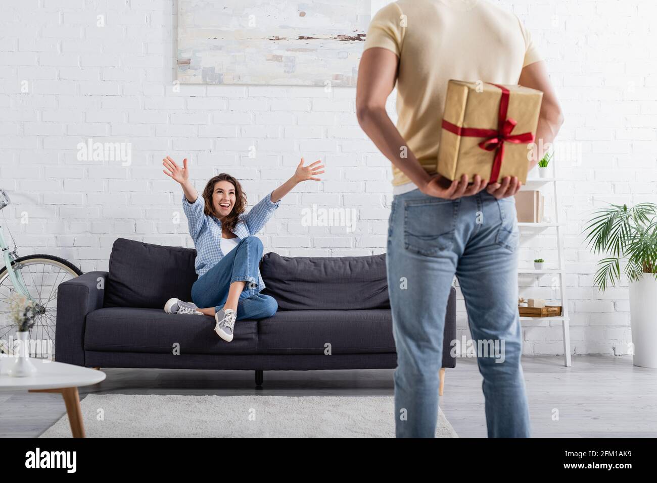 Young woman hiding behind table hi-res stock photography and images - Alamy