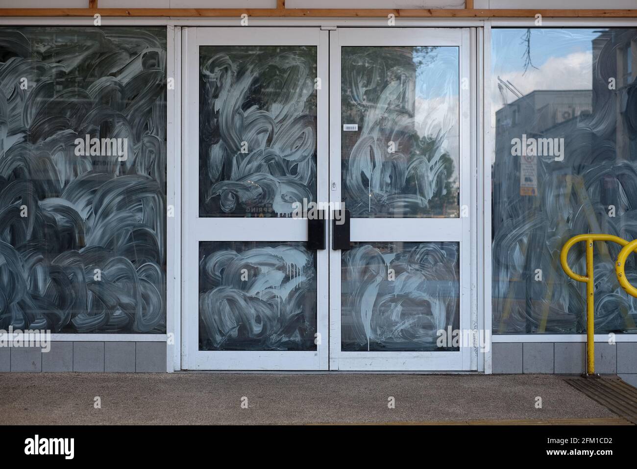 Windows and property hi-res stock photography and images - Alamy