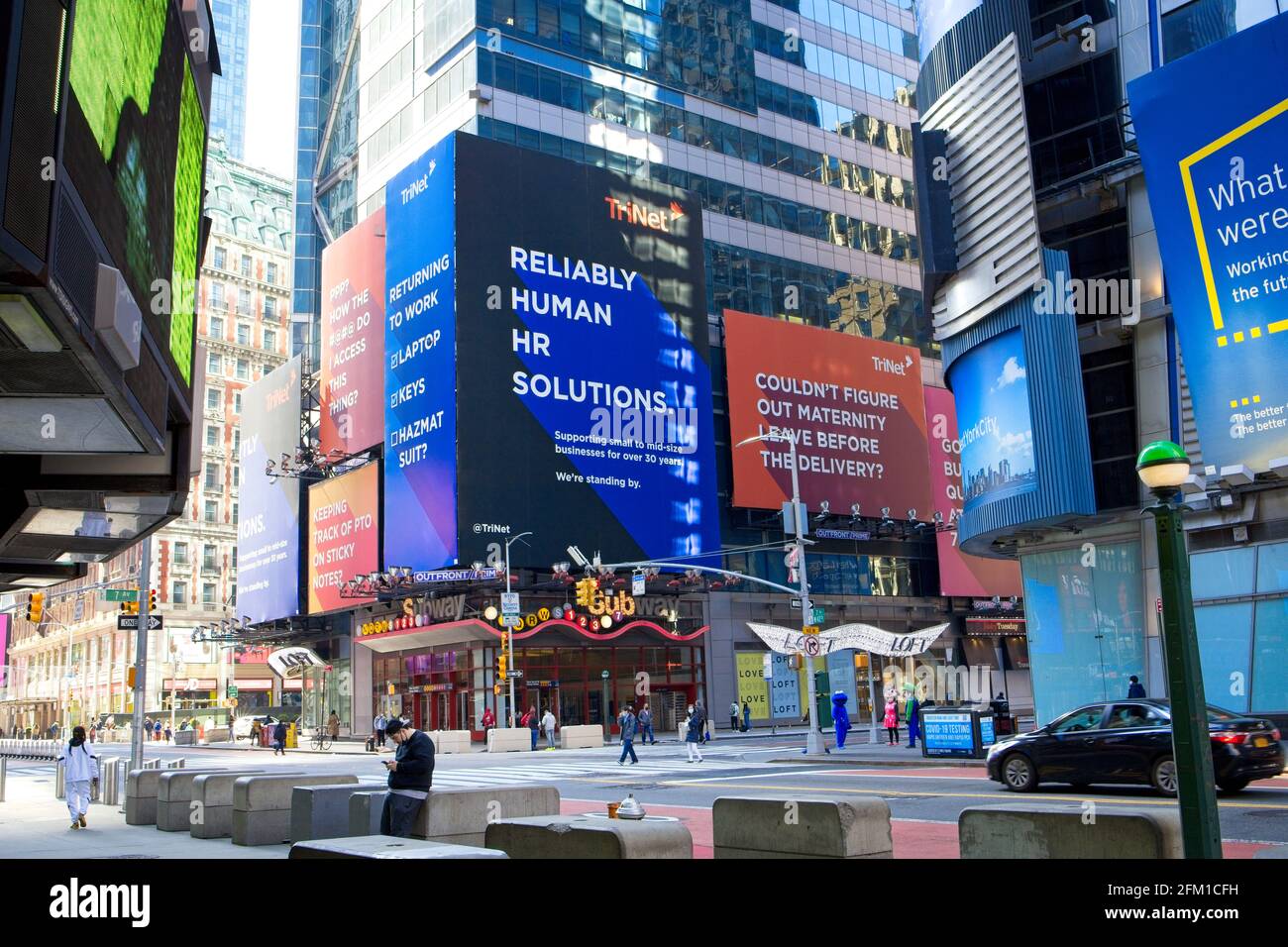 Times square 2021 hi-res stock photography and images - Alamy