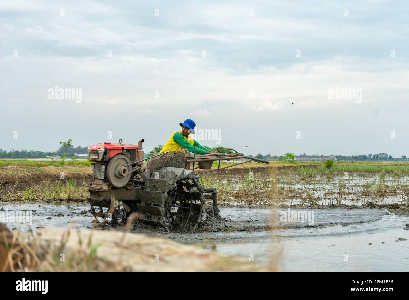 Using tractors hi-res stock photography and images - Alamy