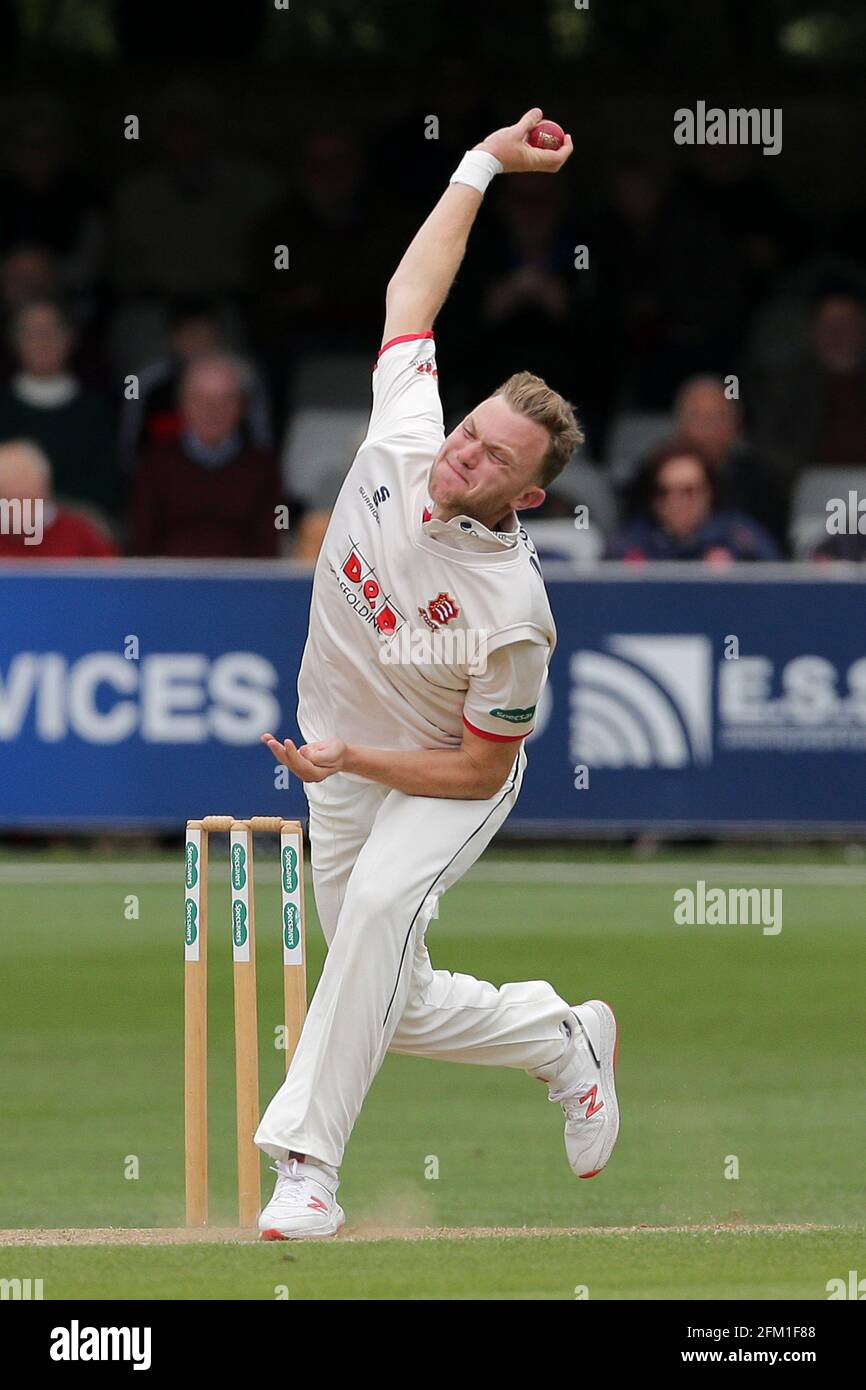 Sam Cook in bowling action for Essex during Essex CCC vs Kent CCC ...