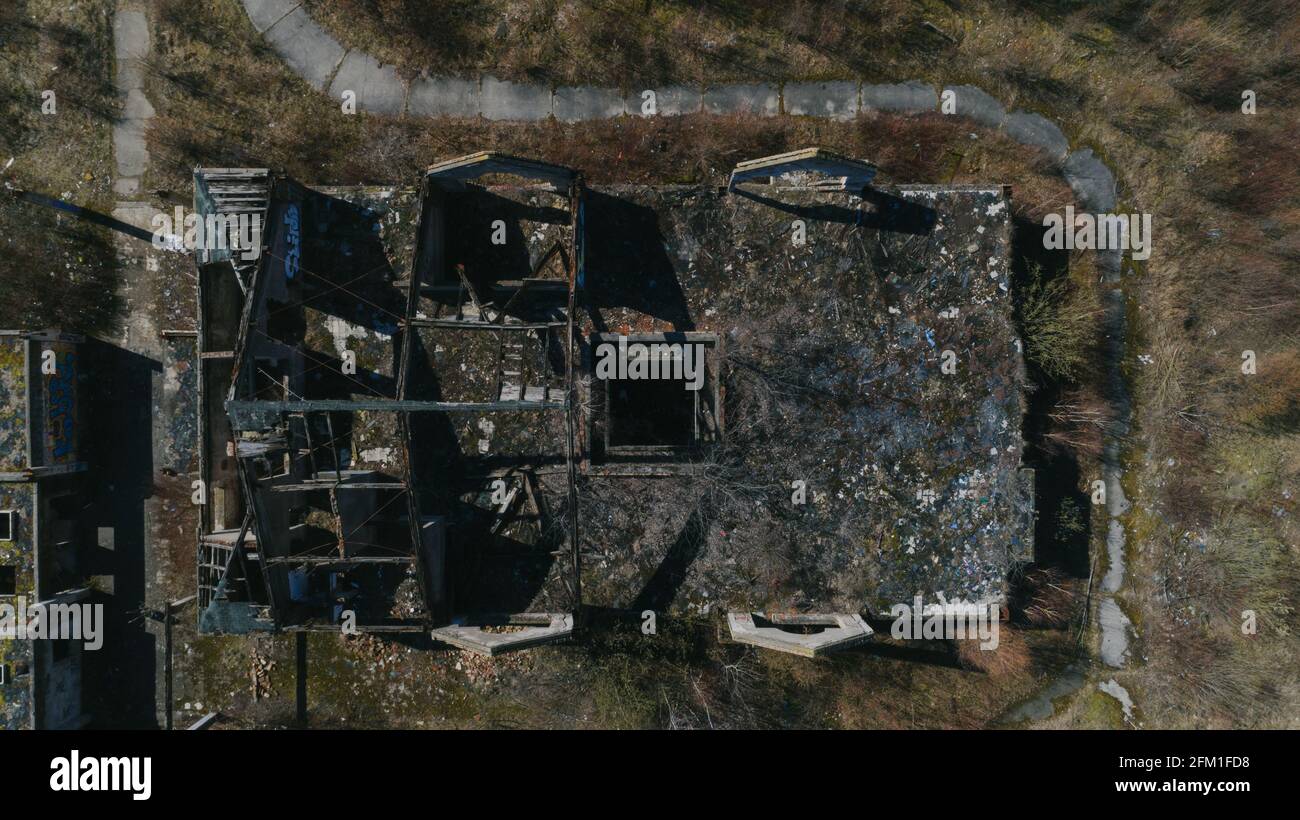 Roofless empty structure hi-res stock photography and images - Alamy