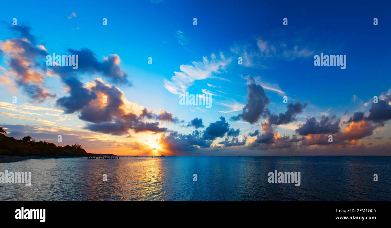 Caribbean green sunset hi-res stock photography and images - Alamy