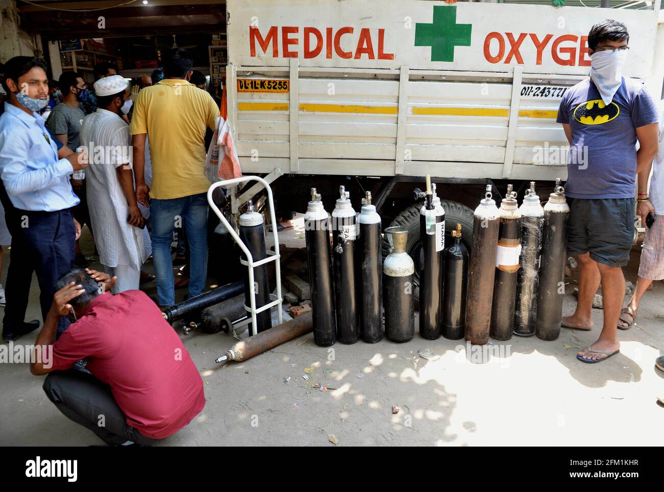 Medical oxygen cylinders hi-res stock photography and images - Alamy
