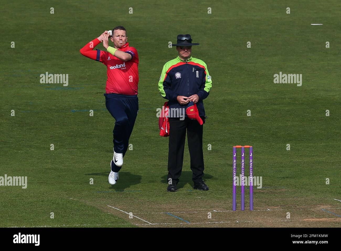 Peter Siddle in bowling action for Essex during Glamorgan vs Essex ...