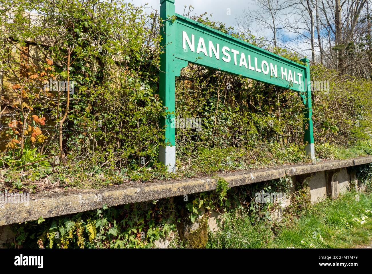 Disused railway platform at Nanstallon Halt in Cornwall Stock Photo - Alamy