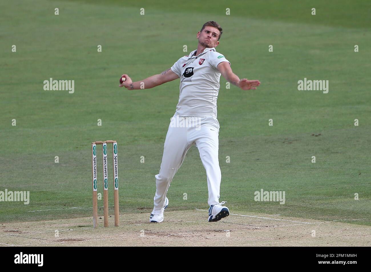Harry Podmore of Kent in bowling action during Kent CCC vs Essex CCC ...