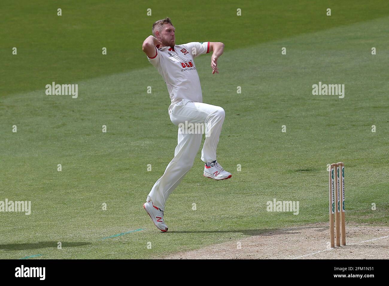 Jamie Porter in bowling action for Essex during Nottinghamshire CCC vs ...