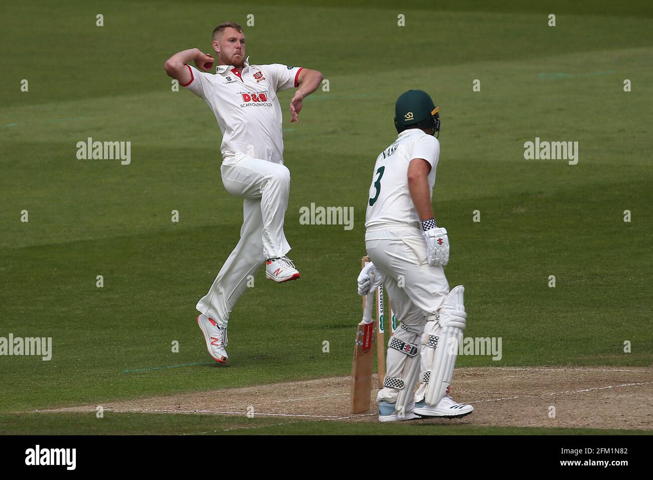 Jamie Porter in bowling action for Essex during Nottinghamshire CCC vs ...