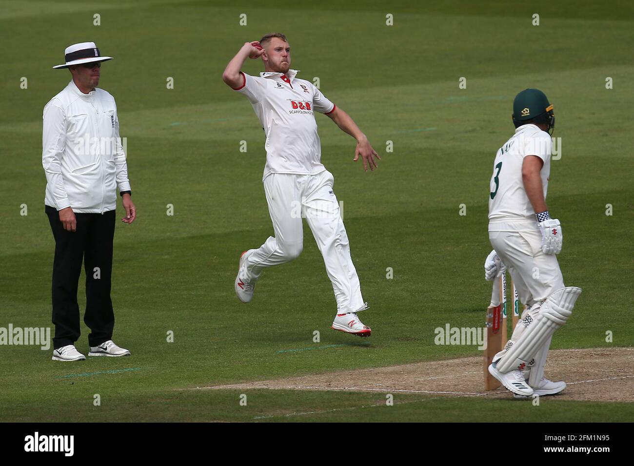 Jamie Porter in bowling action for Essex during Nottinghamshire CCC vs ...