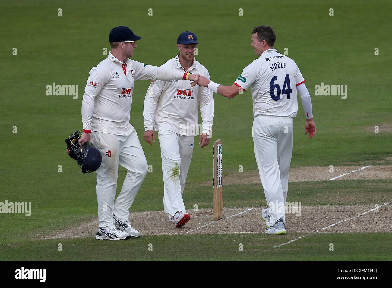 Peter Siddle of Essex celebrates taking the wicket of Jake Ball during ...