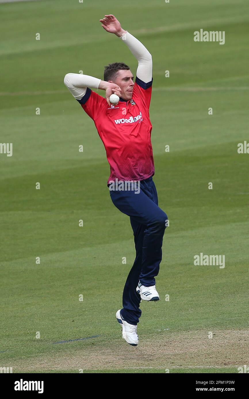 Daniel Lawrence in bowling action for Essex during Surrey vs Essex ...