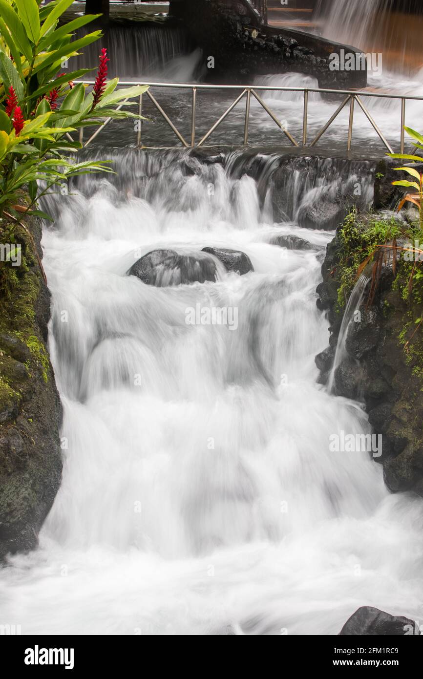 Thermal-water pools and non-pumped (free-flowing) hot spring rivers at ...