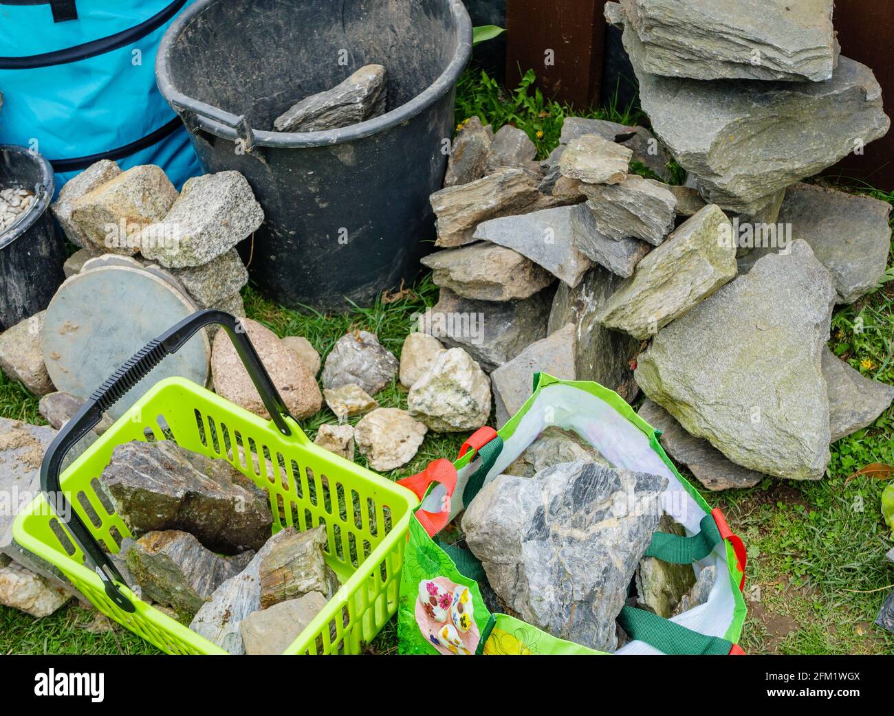 Mix of rubble for garden design Stock Photo - Alamy