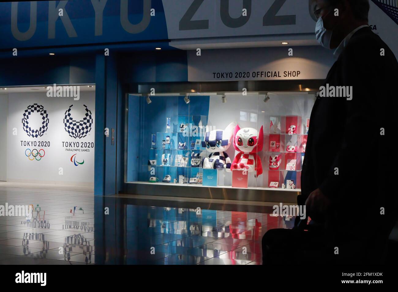 Tokyo 2020 official shop hi-res stock photography and images - Alamy