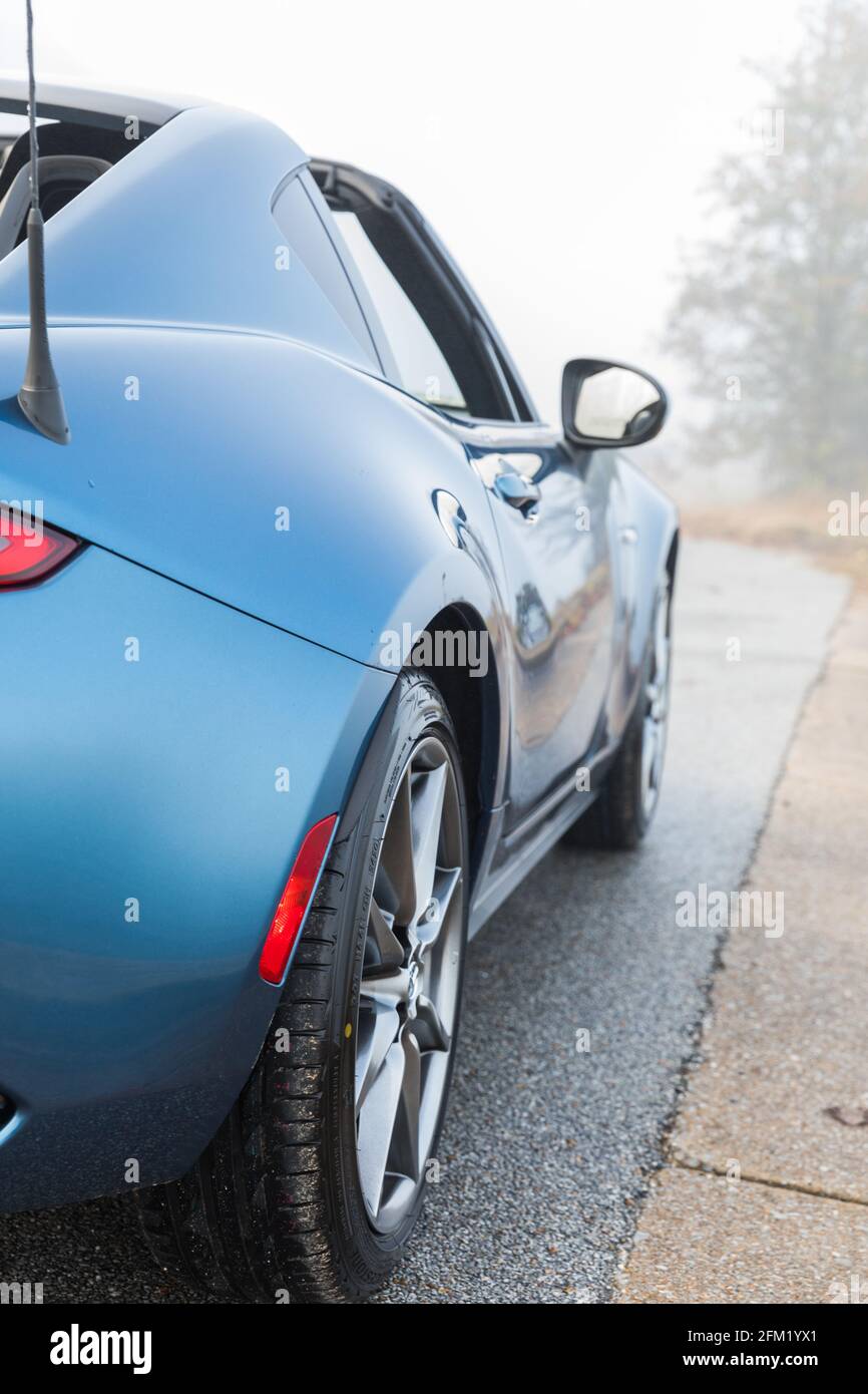 Mazda mx5 side view hi-res stock photography and images - Alamy