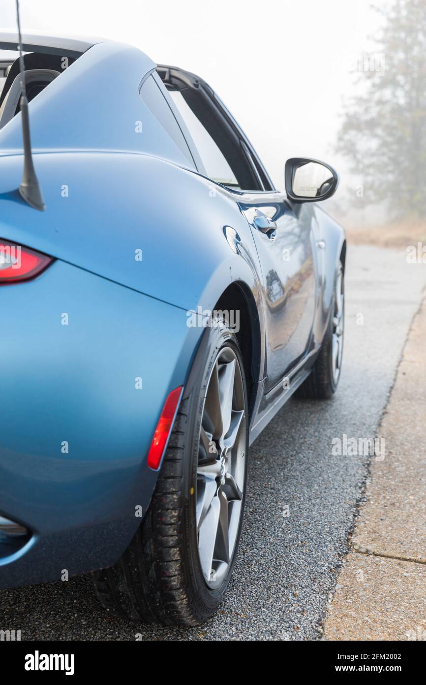 Mazda mx5 side view hi-res stock photography and images - Alamy