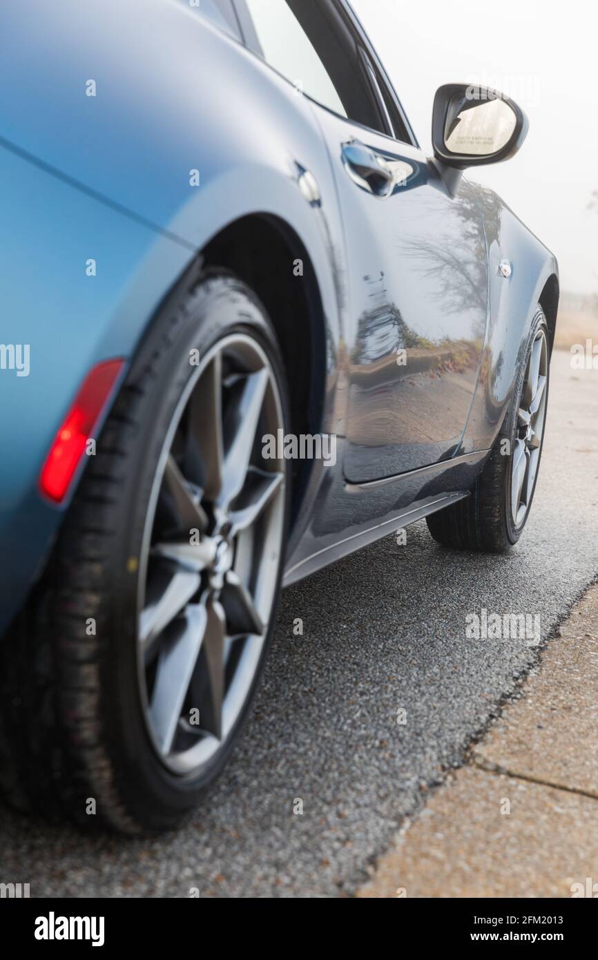 Mazda mx5 side view hi-res stock photography and images - Alamy