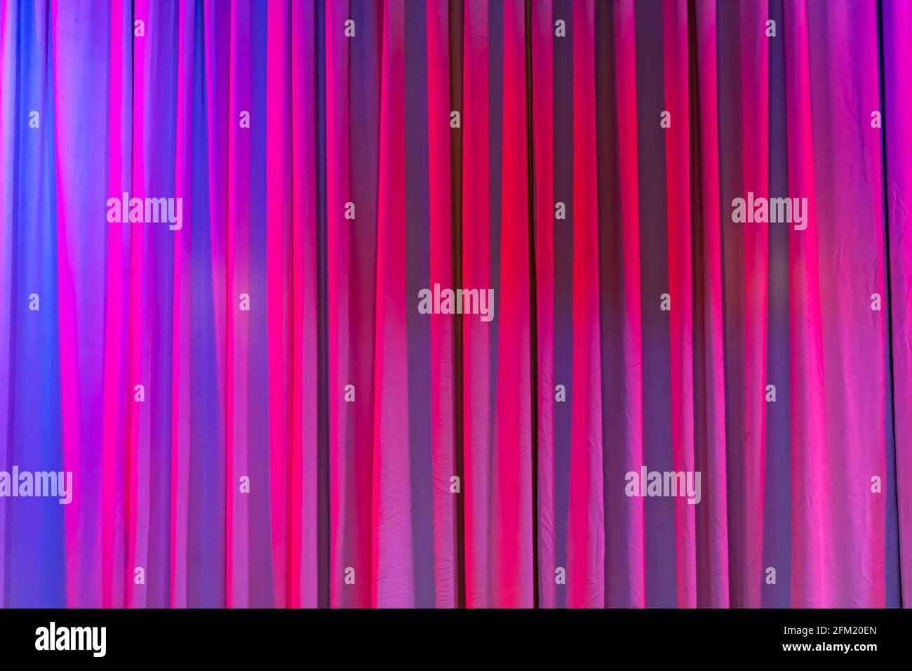 Pink theatre curtains hi-res stock photography and images - Alamy
