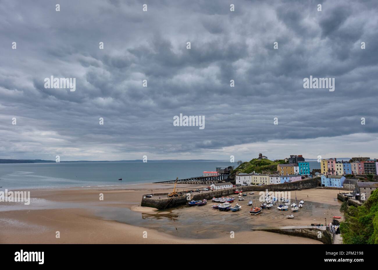 Tenby quay hi-res stock photography and images - Alamy