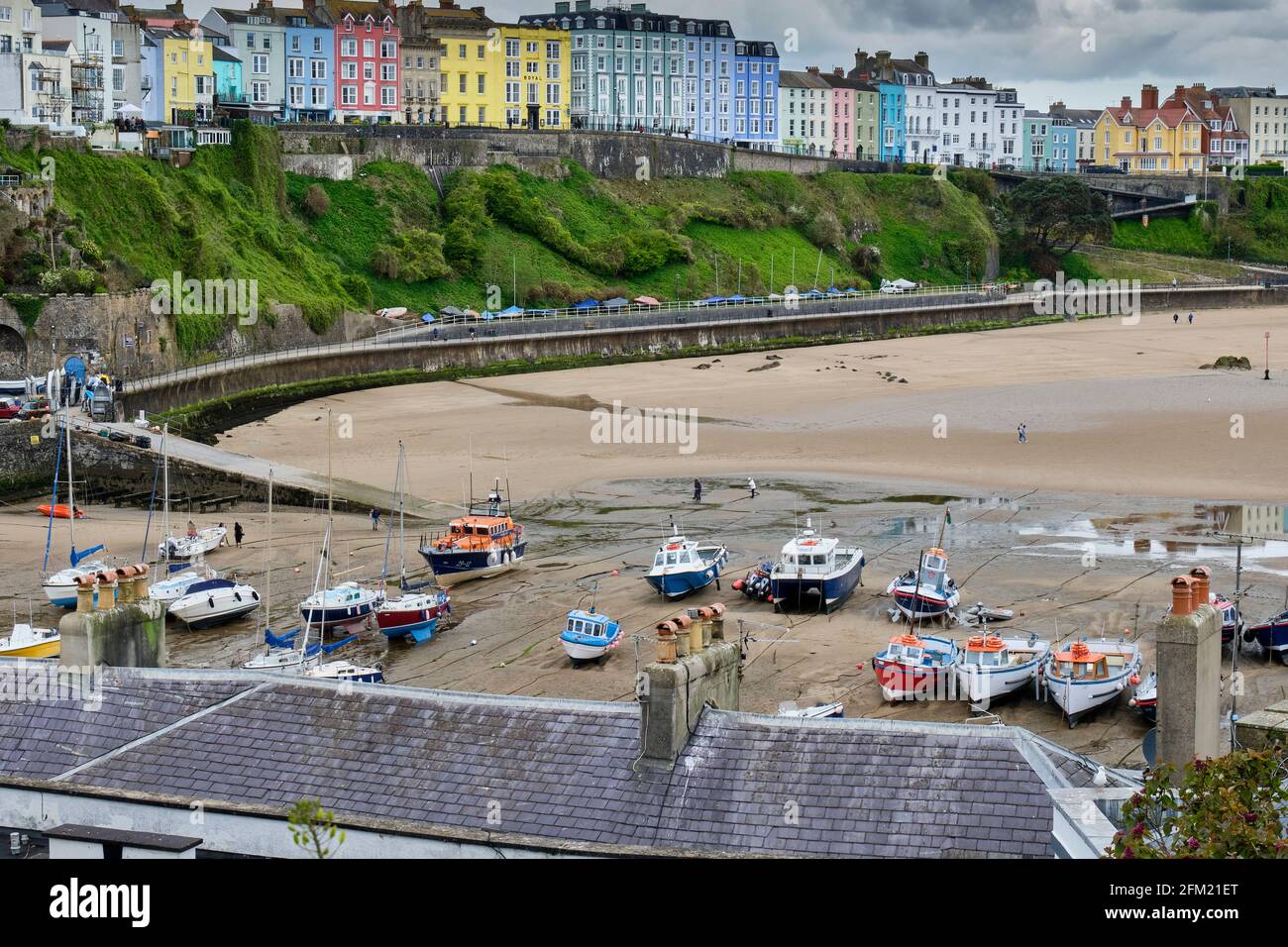 Tenby street hi-res stock photography and images - Alamy