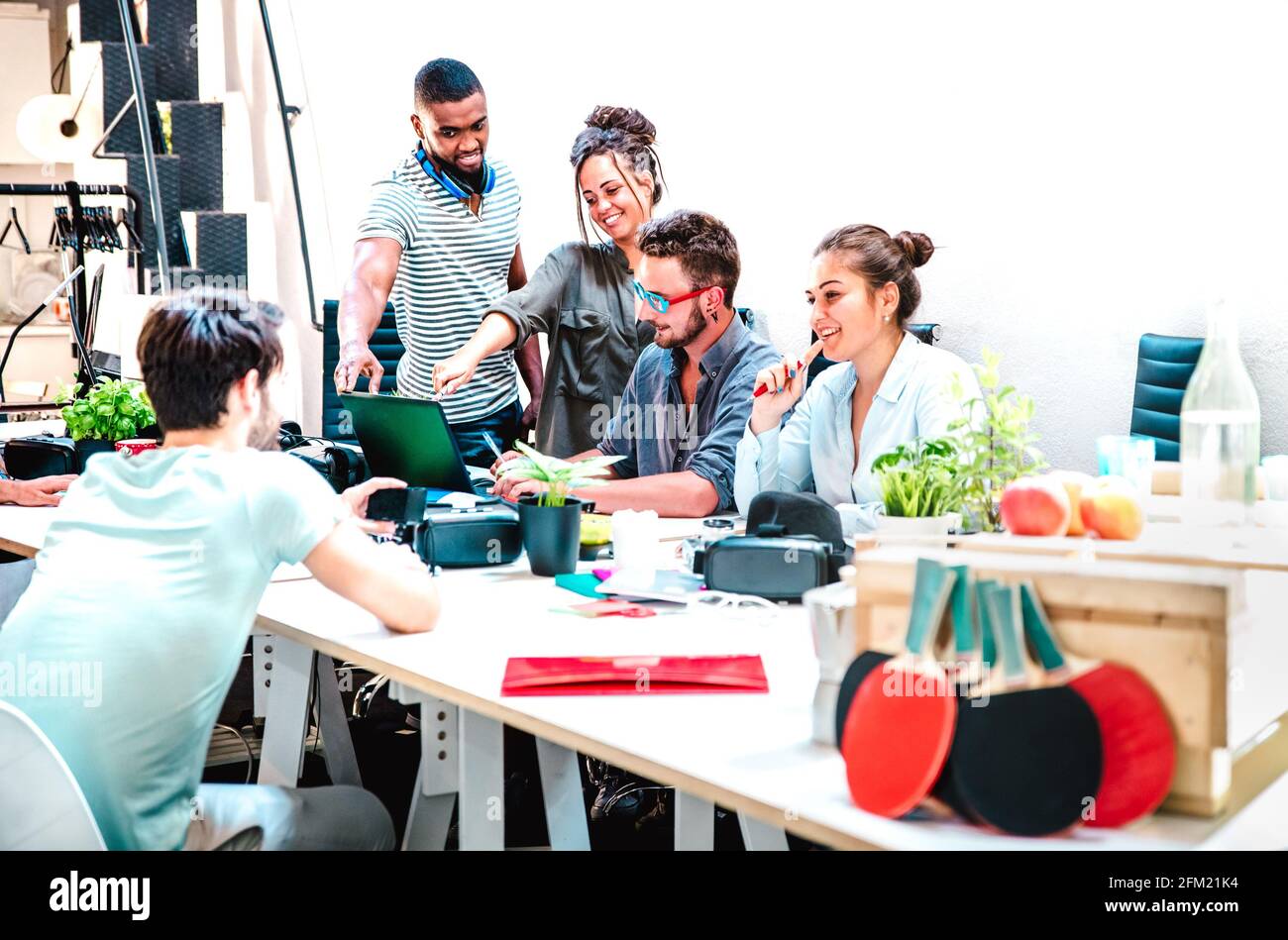 Young people work together hi-res stock photography and images - Alamy