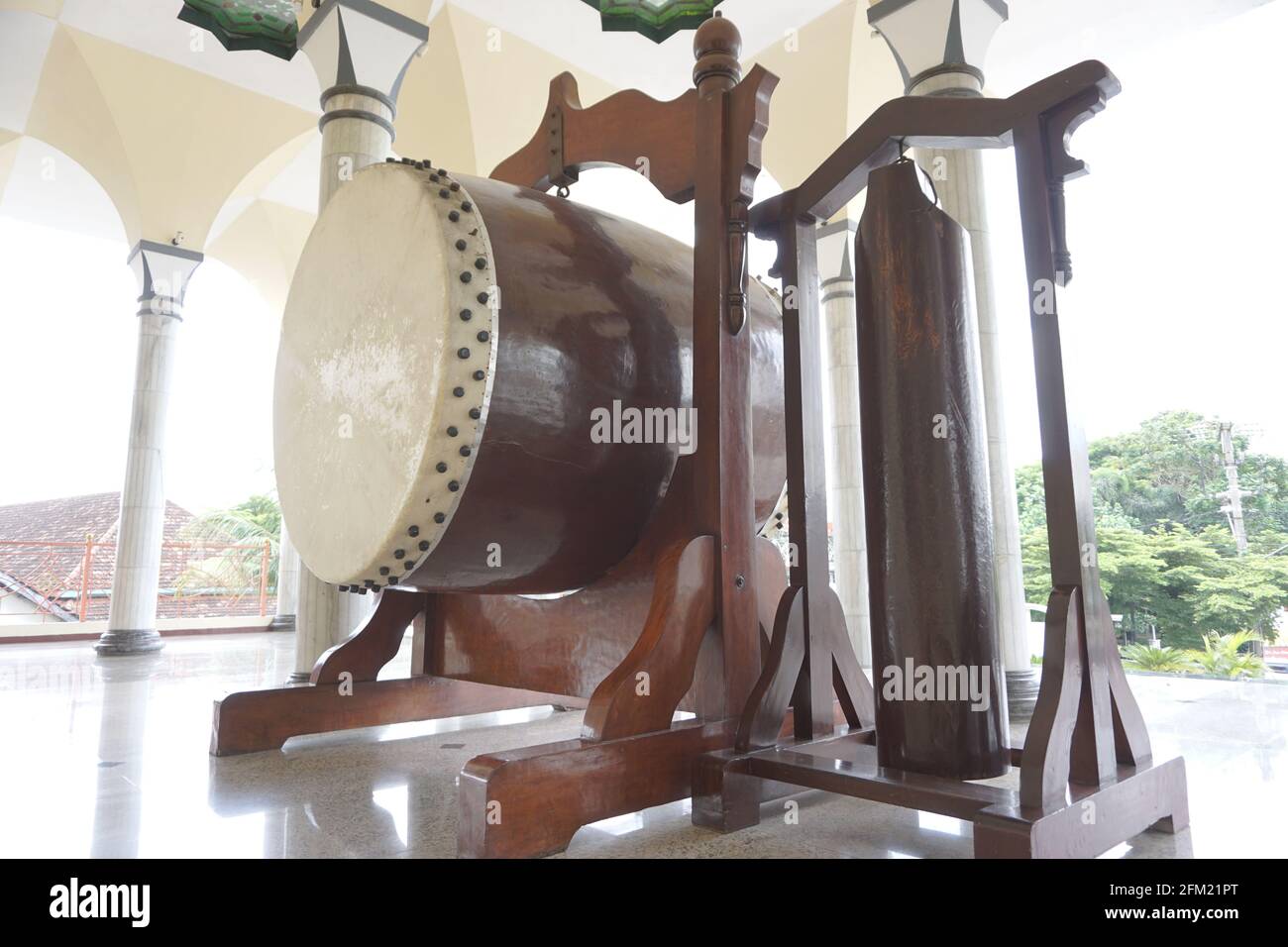 Kediri, East Java, Indonesia, 7th October 2019 : Bedug on Masjid Agung ...