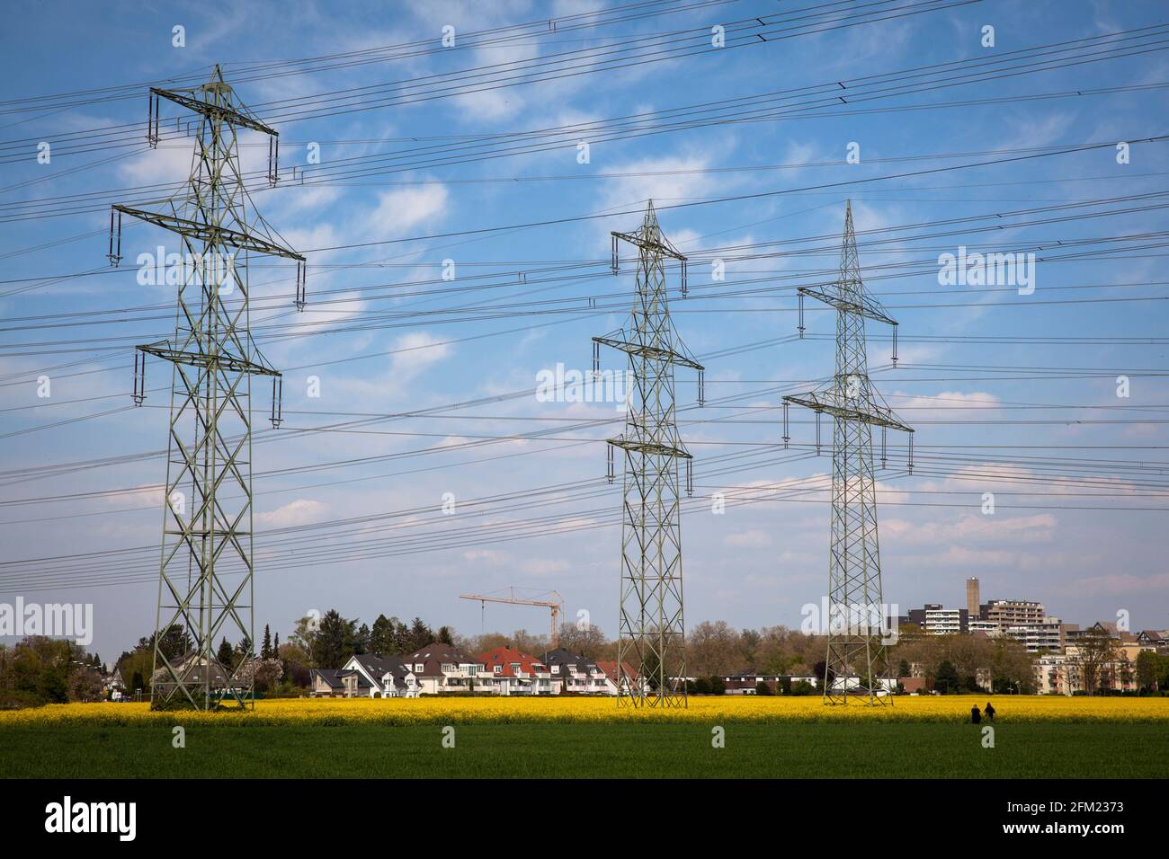 high-voltage power lines in Frechen on the border to Cologne-Weiden ...